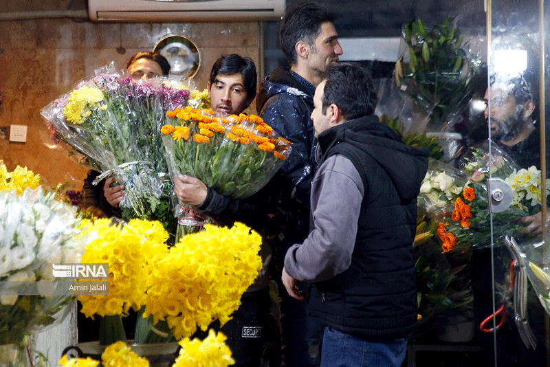 Enjoy a tour around Mahallati Flower Market iFilm